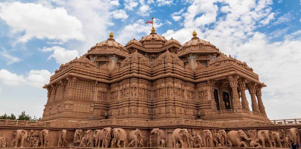 Top 15 Places to Visit in Delhi | Top Tourist Place & Attractions